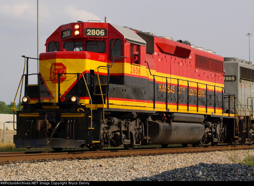 KCS 2806 southbound along I 49